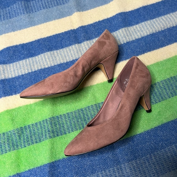 Naturalizer | Shoes | Vintage 9s Mauve Naturalizer Suede Pumps Size 75 ...